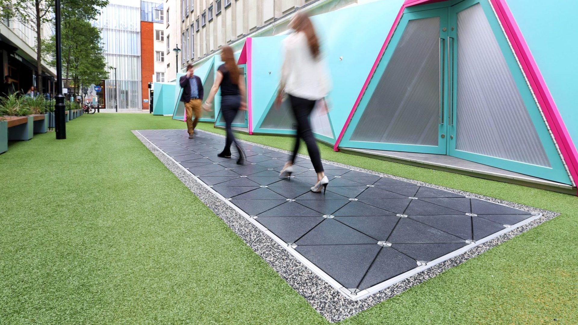 Tiles that transform kinetic energy into electrical energy