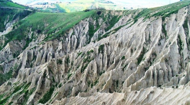 Gully: Meaning, Definition, Formation, Causes, Origin ...