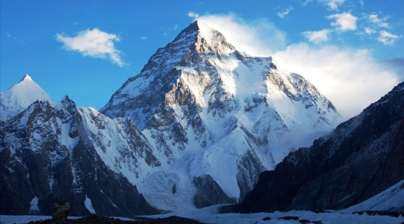 K2: geografía, montañismo, morfología, dificultad, flora, fauna