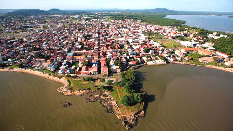 Geographic map of French Guiana: climate, flora, fauna ...