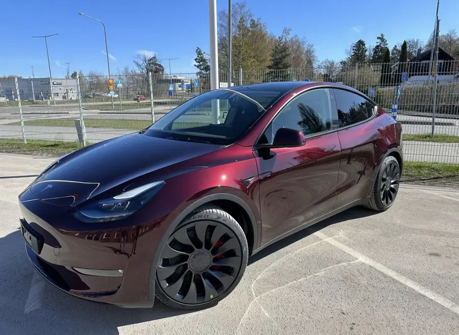 Tesla Model Y Cherry Red - Chargefy