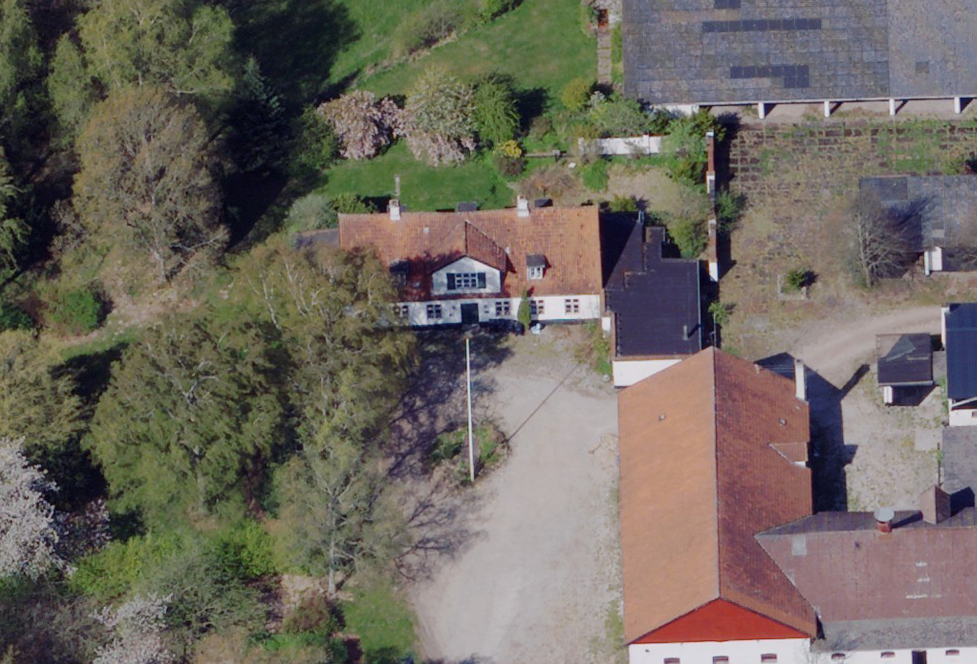 Bevaringsværdigt stuehus i Tikøb kan blive revet ned - Dansk Byudvikling