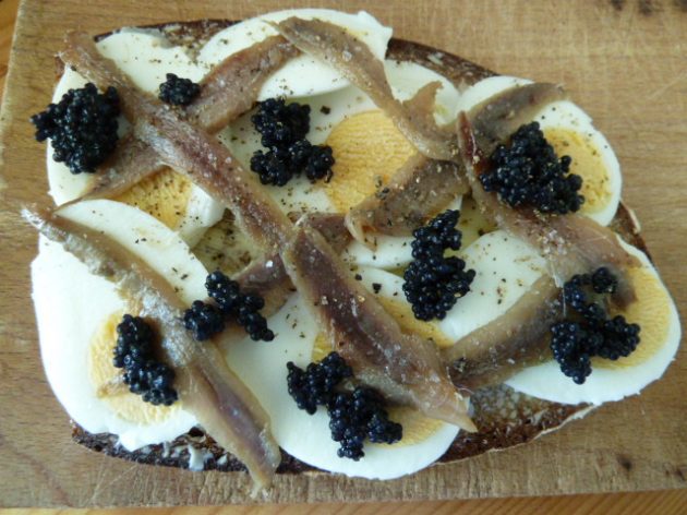 Sardellenbrot mit Ei – Der Mut Anderer