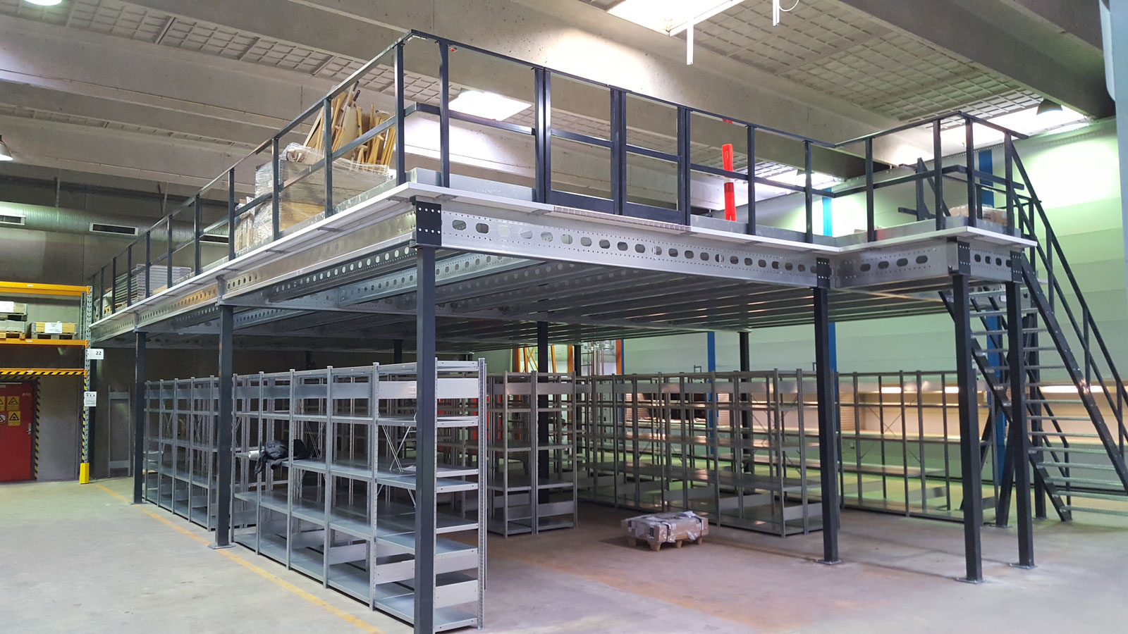 Entresol - mer lagerutrymme på samma yta