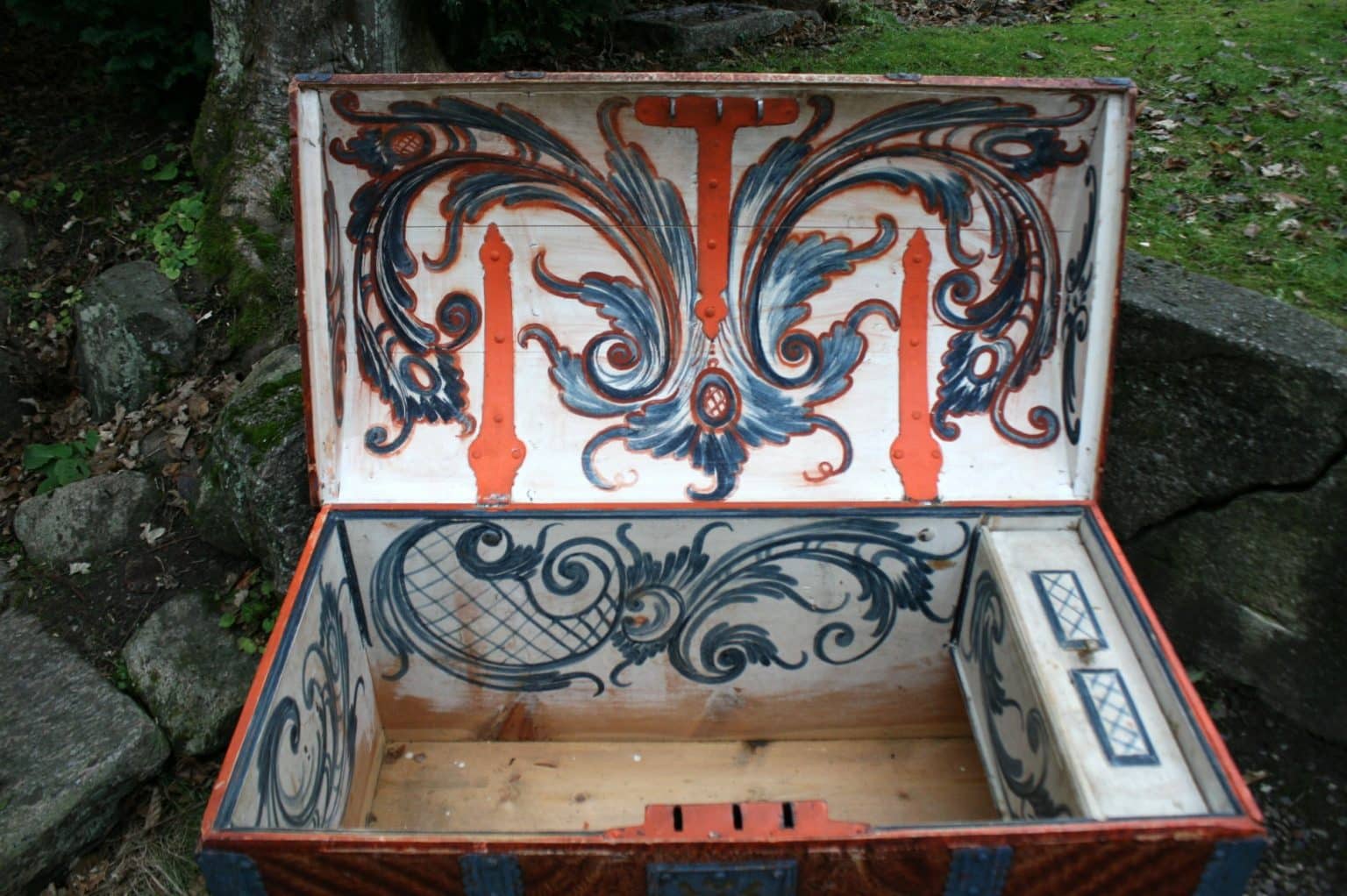 Antikviteter antikke almue bondemøbler kludetæpper