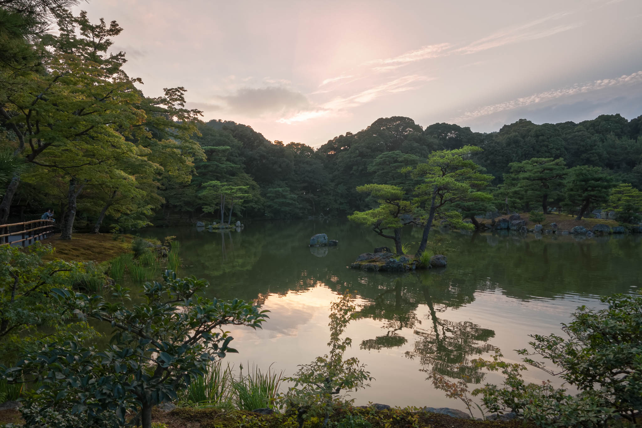 The mirror pond at Kinkakuji - The way of the exploding fish