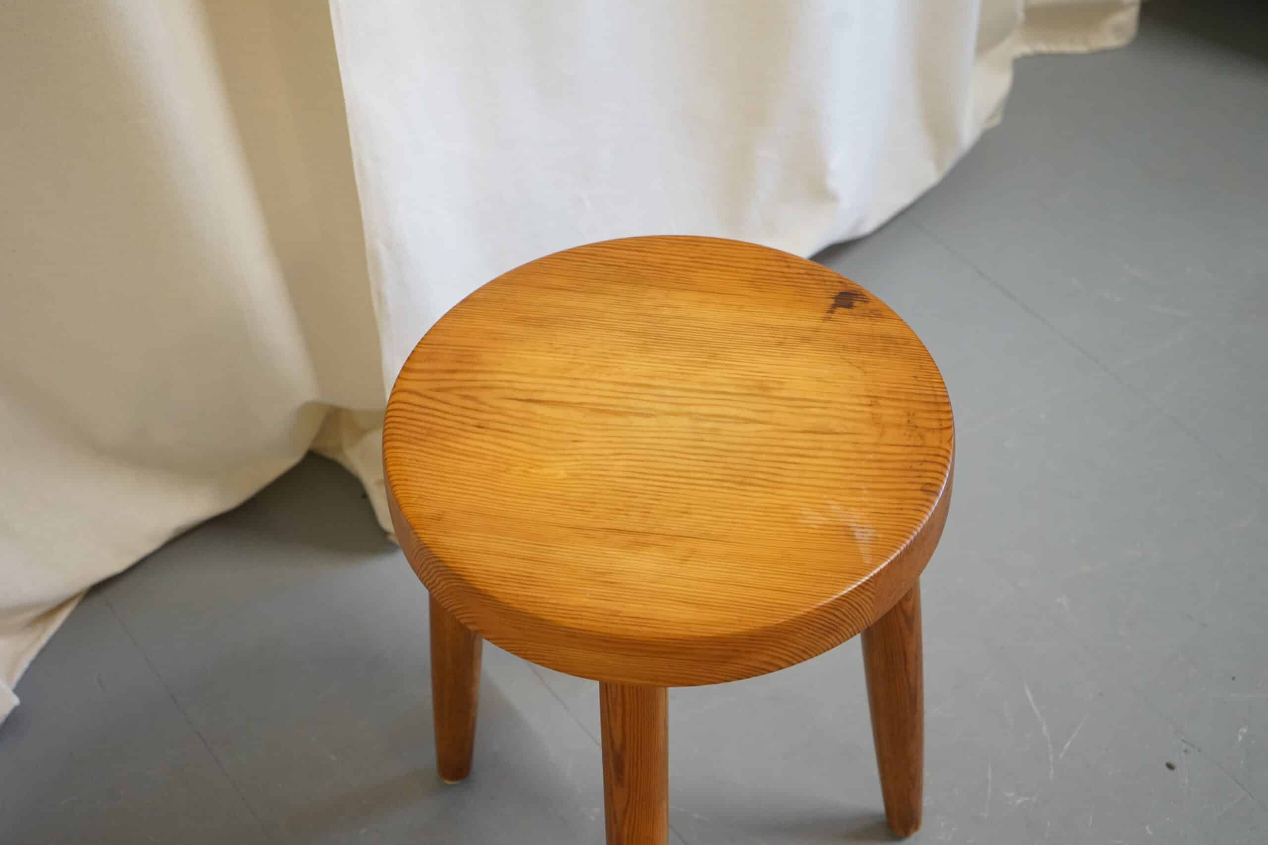 Rund pall i furu, 1900-talets mitt - Folks Interiör