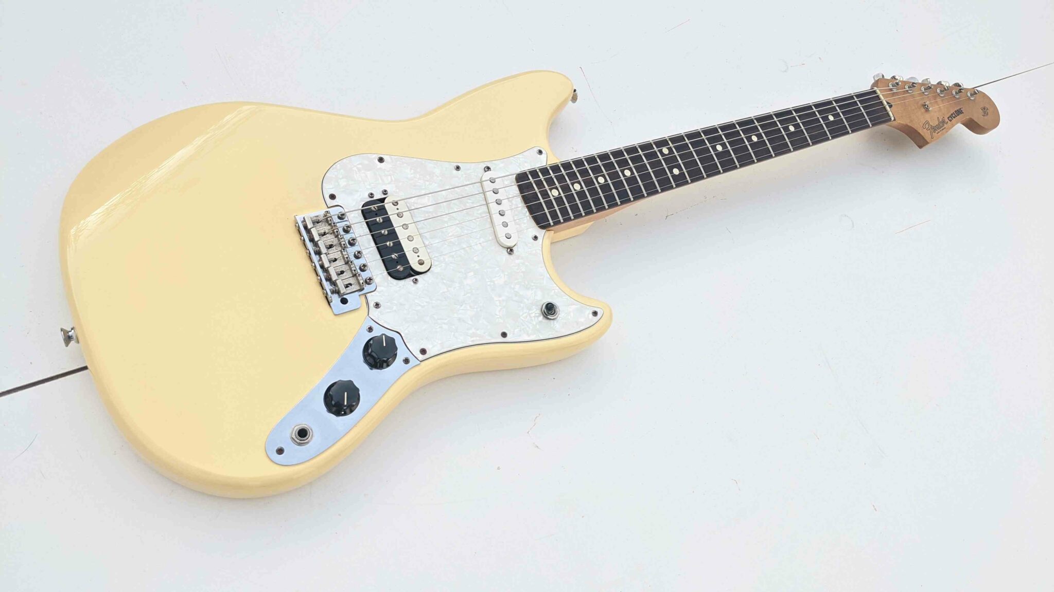 Fender Cyclone Deluxe - Harry Guitars