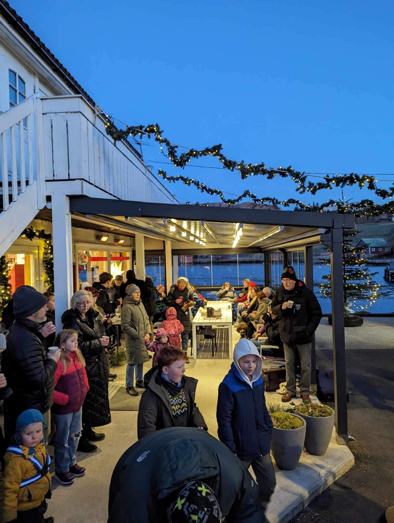 Jul i Huglabutikk-gata – Huglo