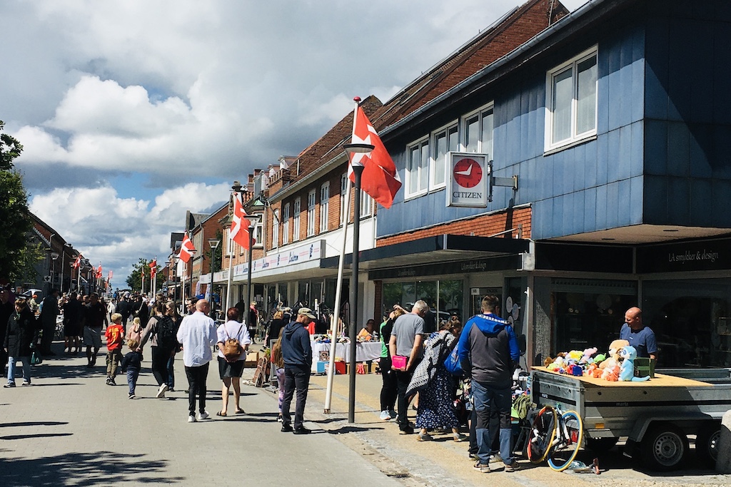Torve- og loppemarked skaber sommerstemning i Fjerritslev ...