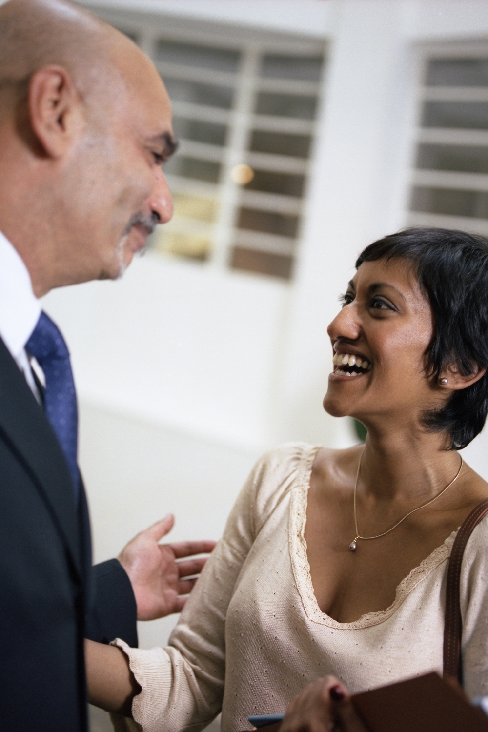 8 Sure Signs He Is Using You For Money - Love Pavillion