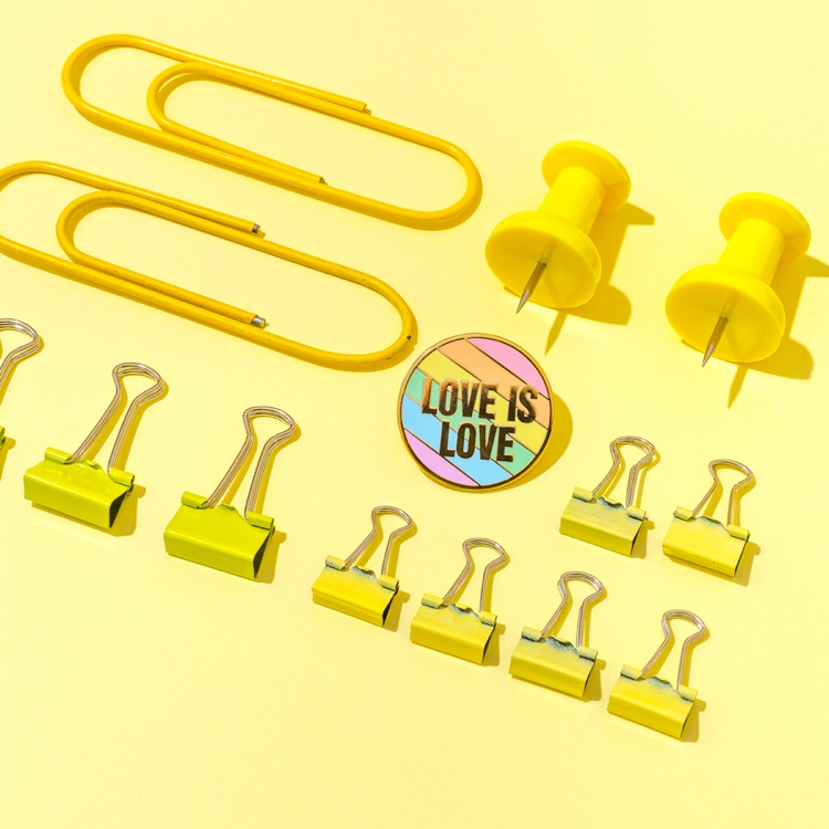 Hipster Pins: colourful product photography of enamel pins - Marianne ...