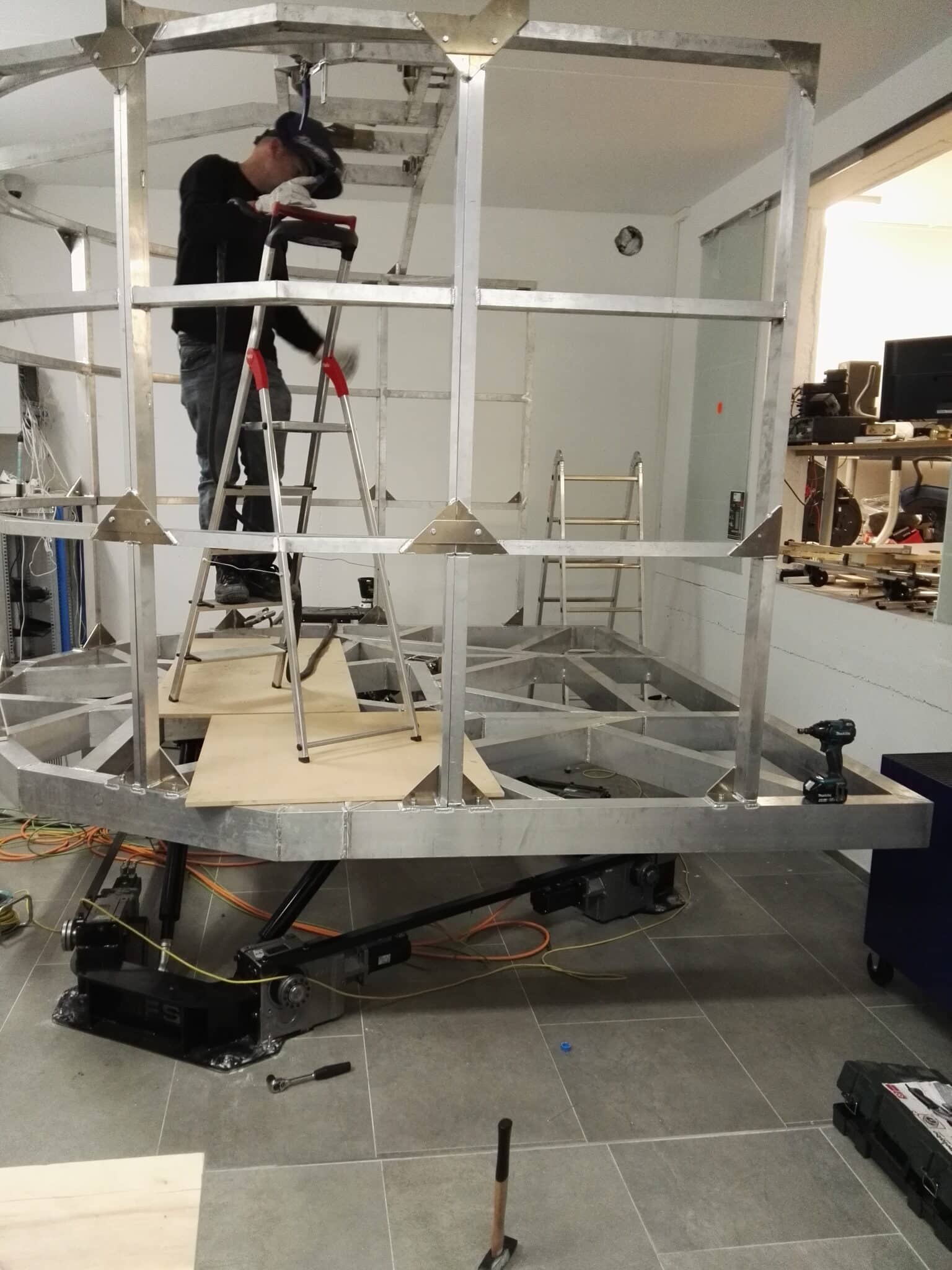 MOTION FOR SIMULATORS - 6DOF MOTION PLATFORMS