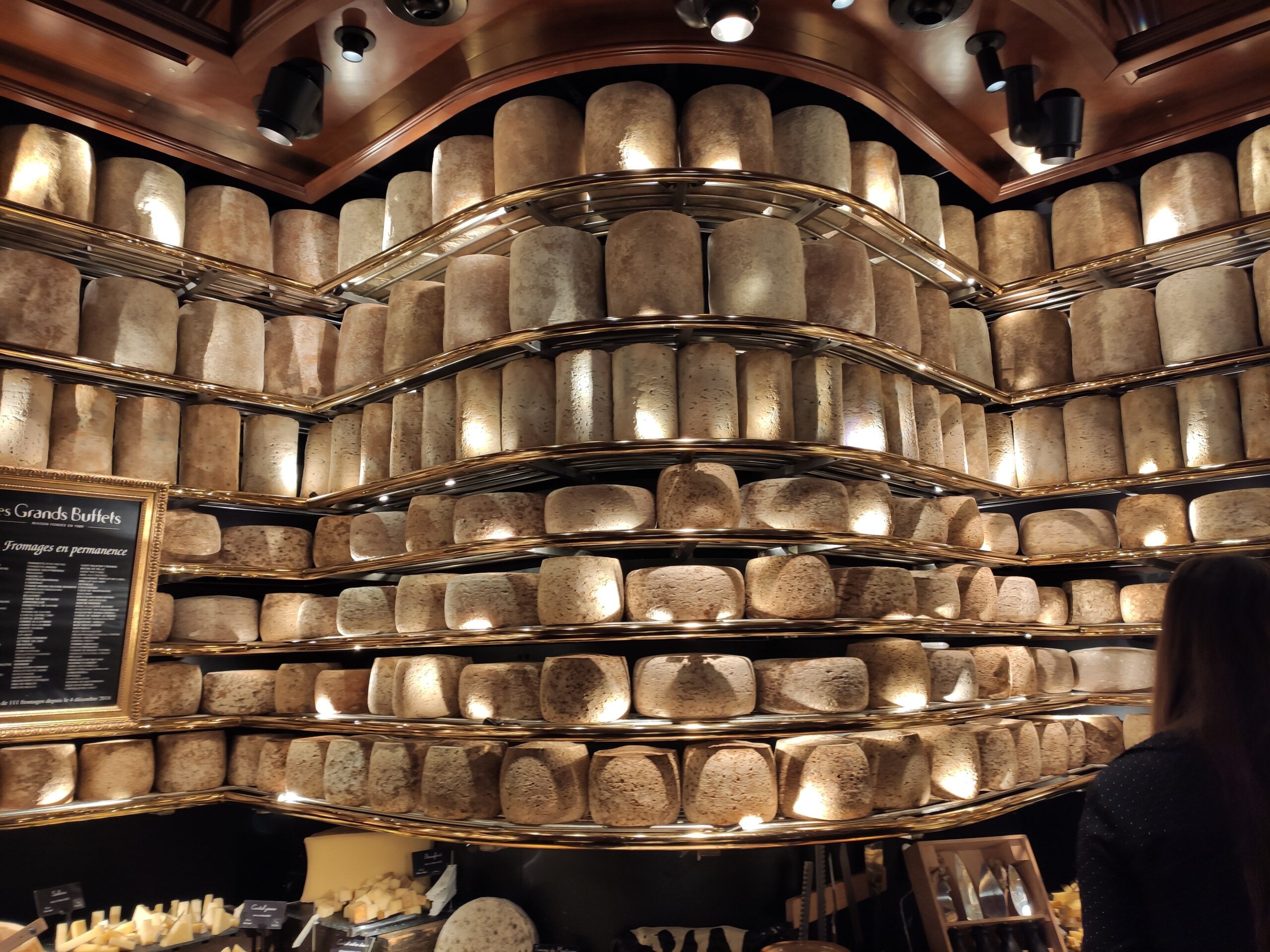 Les Grands Buffets: the largest cheese buffet - My traveling cam