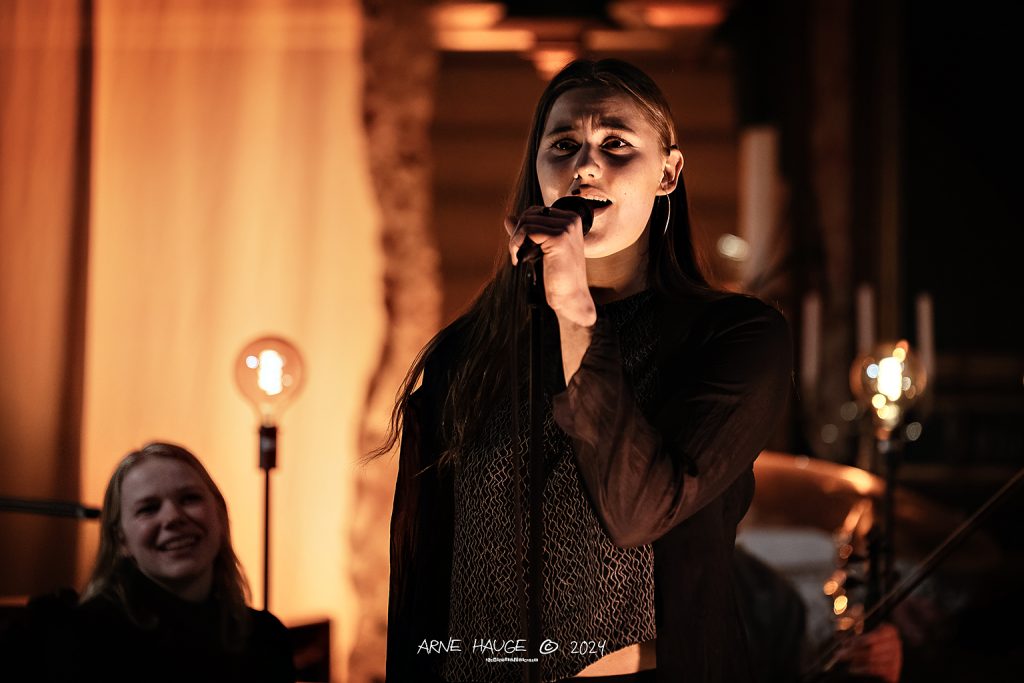 Sara Fjeldvær @ Bakke Kirke, Trondheim | NORWAY ROCK MAGAZINE Sara Fjeldvær @ Bakke Kirke, Trondheim | NORWAY ROCK MAGAZINE