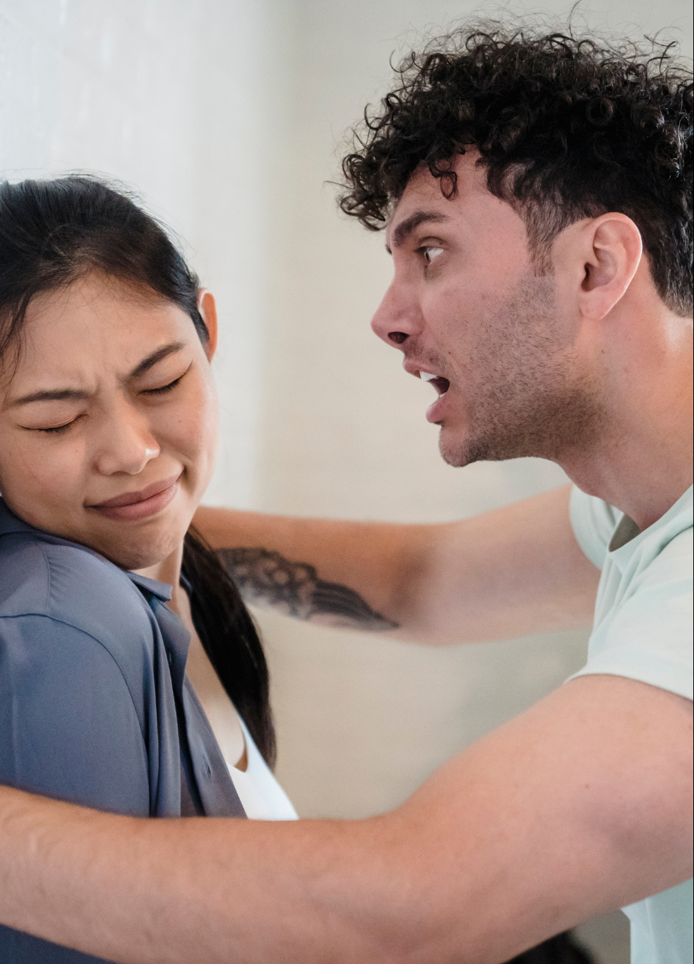 9 Obvious Signs He Wants To Control You & How To Stop It - Olubunmi Mabel