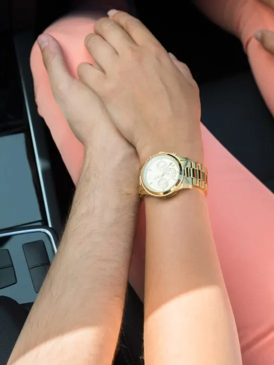 When He Puts His Hand On Your Thigh While Driving 10 Things It Means