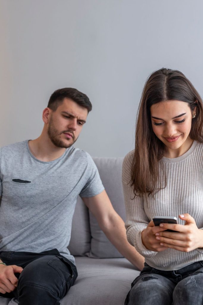Why Does My Boyfriend Check My Phone? 9 Reasons Your Boyfriend Snoops ...