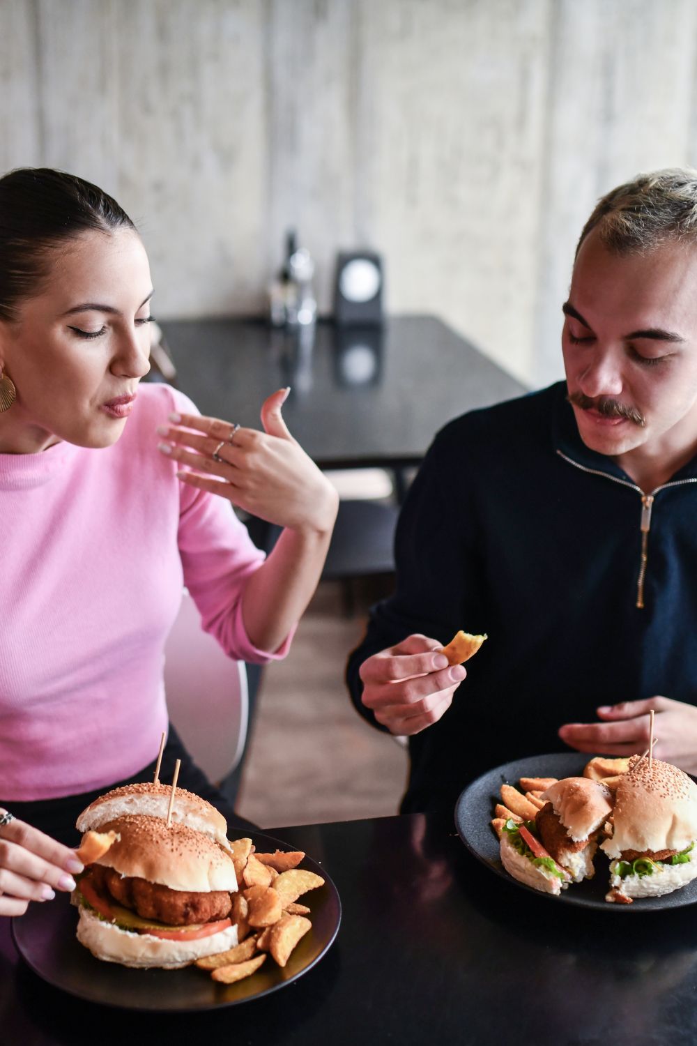 7 Best First Date Foods: Impress Your Date Without Stress - Olubunmi Mabel