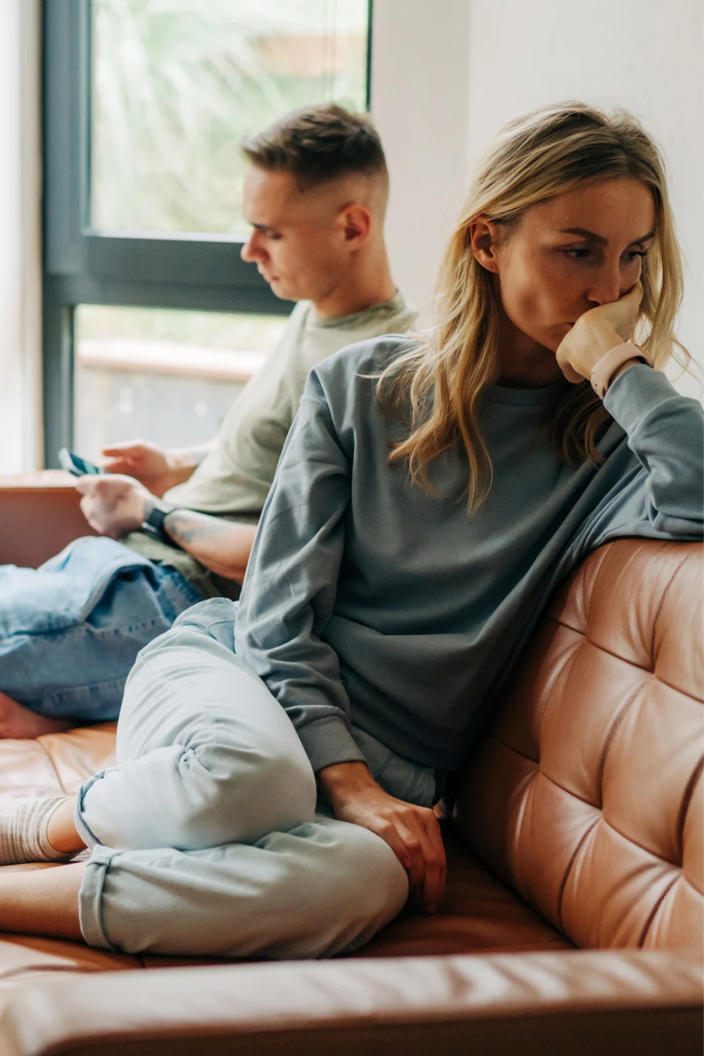 8 Signs You’re an Emotionally Distant Wife Even If You Love Your ...