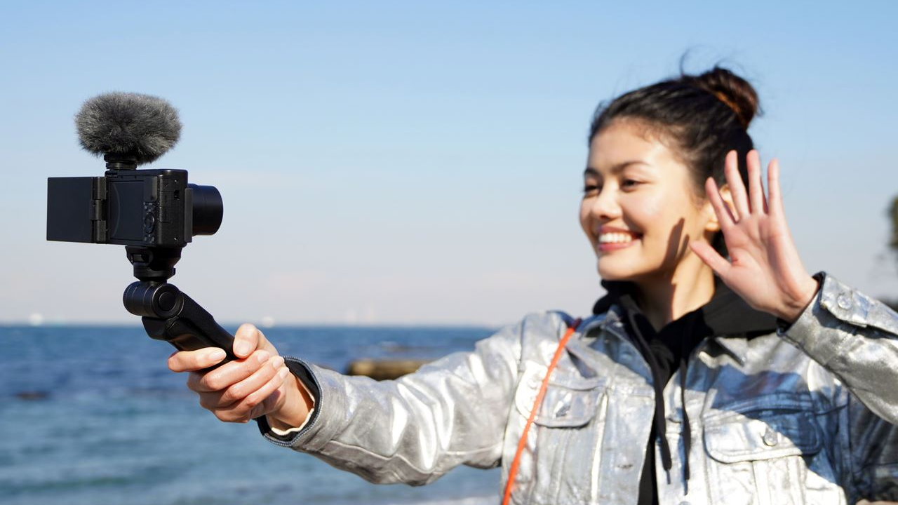 Sony FX2: Compact Full-Frame Cinema Camera | Play Experience - www ...