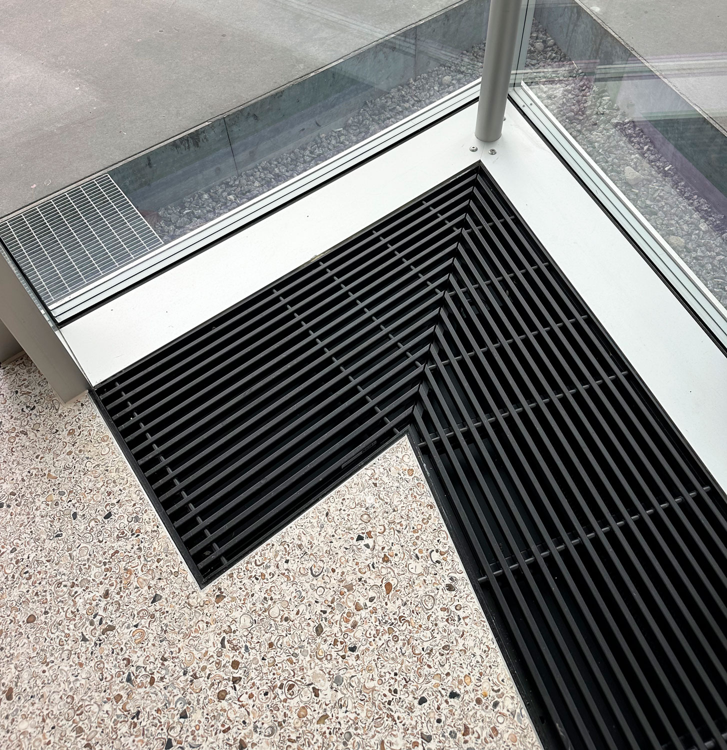 Riste og rammer til kanalkonvektorer - RadiatorDesign