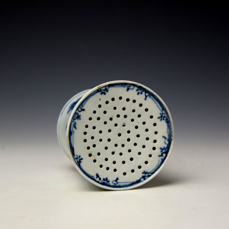 Lowestoft Floral Pattern Pounce Pot c1765-68 (4) – English Porcelain Online