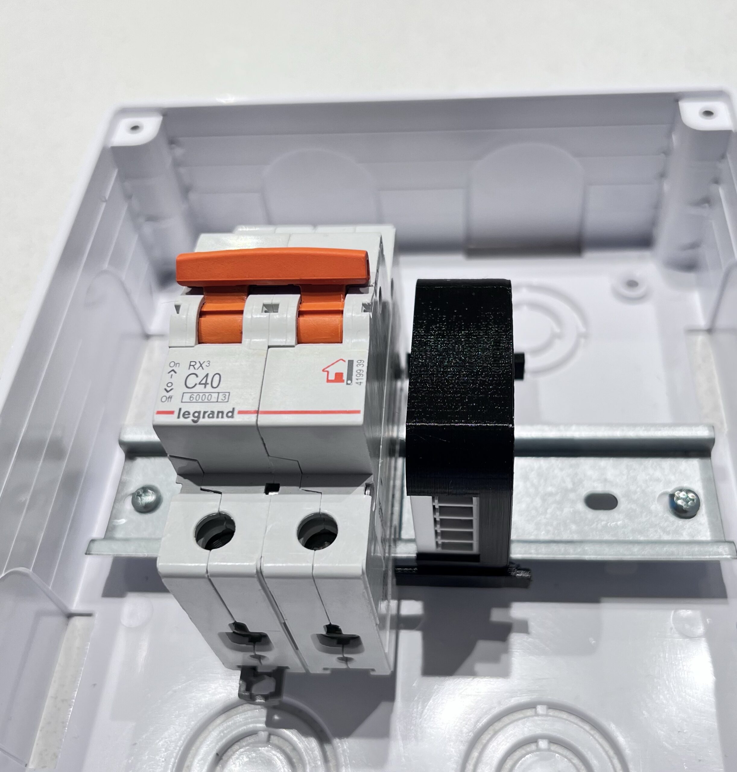 Plejd DIN mount – detaches from the front/locked in place – GREY ...