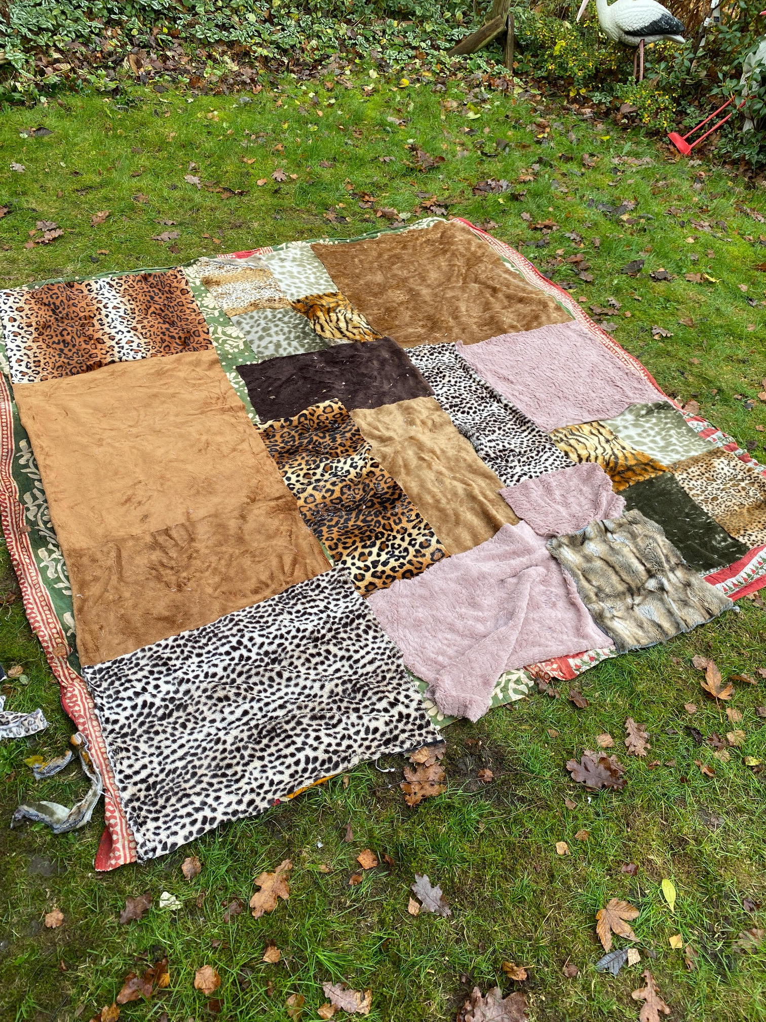 Faux faur scrap blanket from all your fur left over pieces - Skandimama