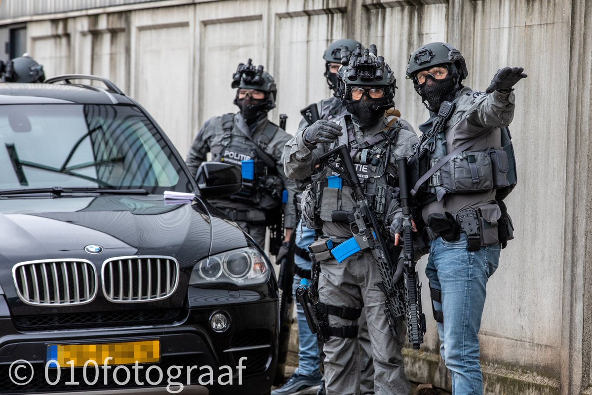 Dienst Speciale Interventies in actie in Rotterdamse haven - 010fotograaf