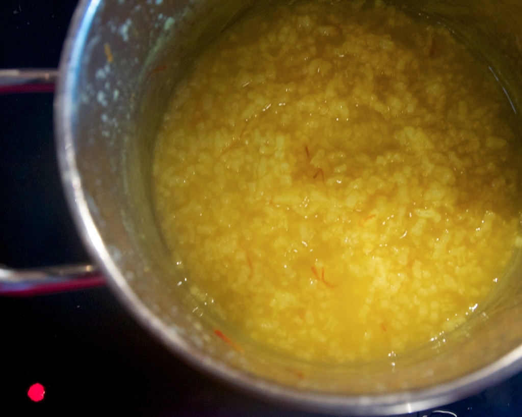 Puffede Ris med safran – Sådan lidt paella agtigt. - Thomas Alcayaga ...