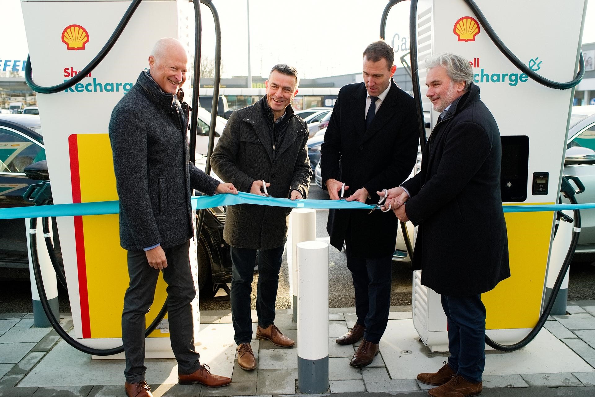 Shell, Carrefour en Redevco installeren tegen eind 2024 ongeveer 1 000 ...