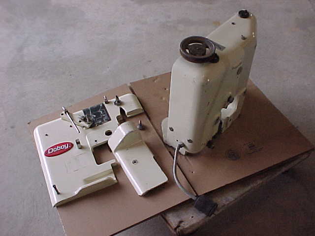 Doboy D95, D97 Sewing machine with swinging needle – Bag Sewing Europe ...