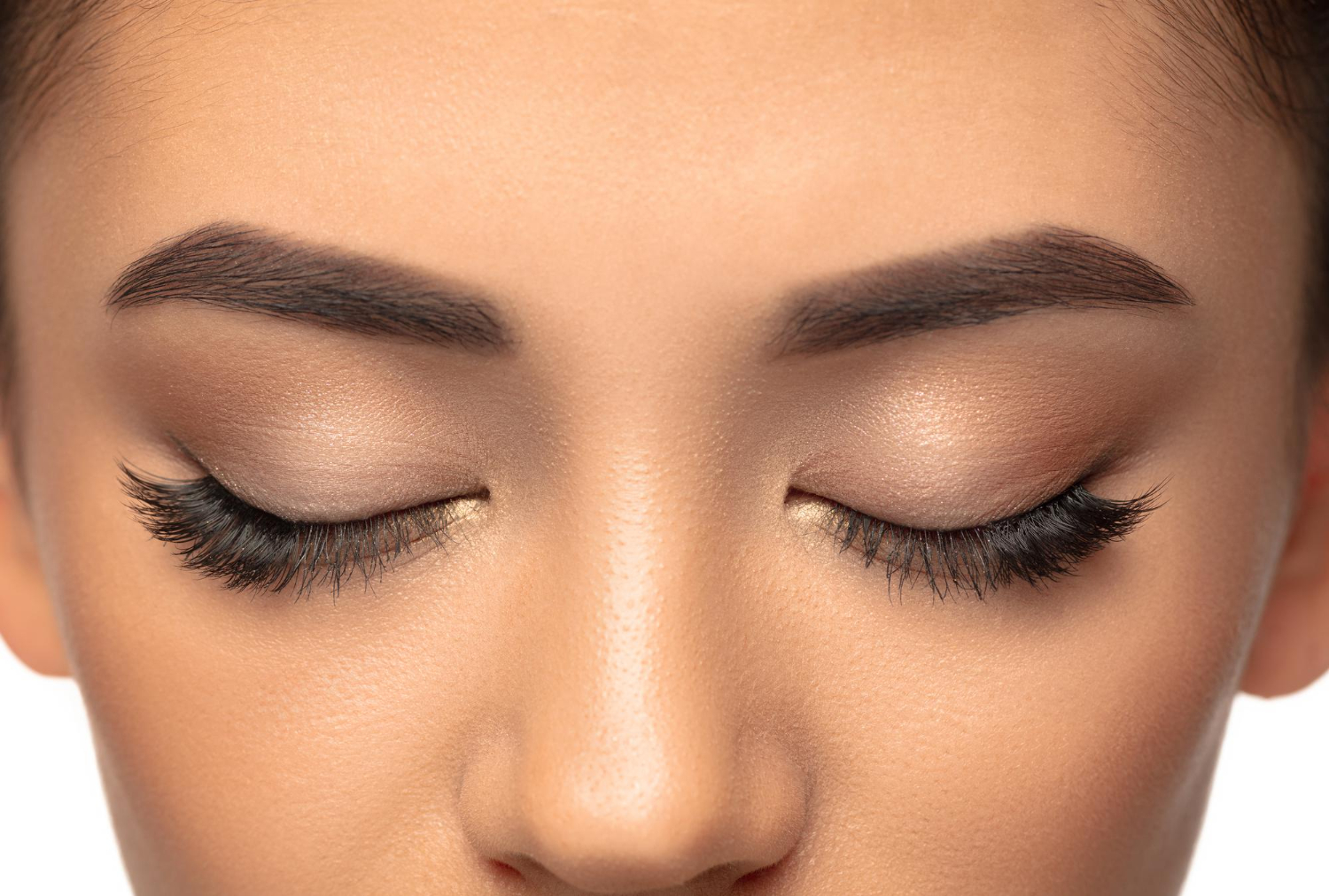 Sådan får du perfekte vipper med kunstige vipper - Beautyuniverse.dk