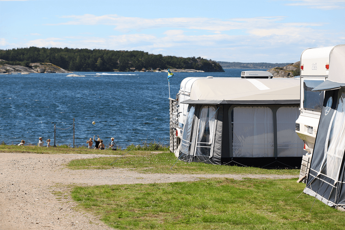 Sandy beach next to a campsite on the West Coast - Camping Västkust