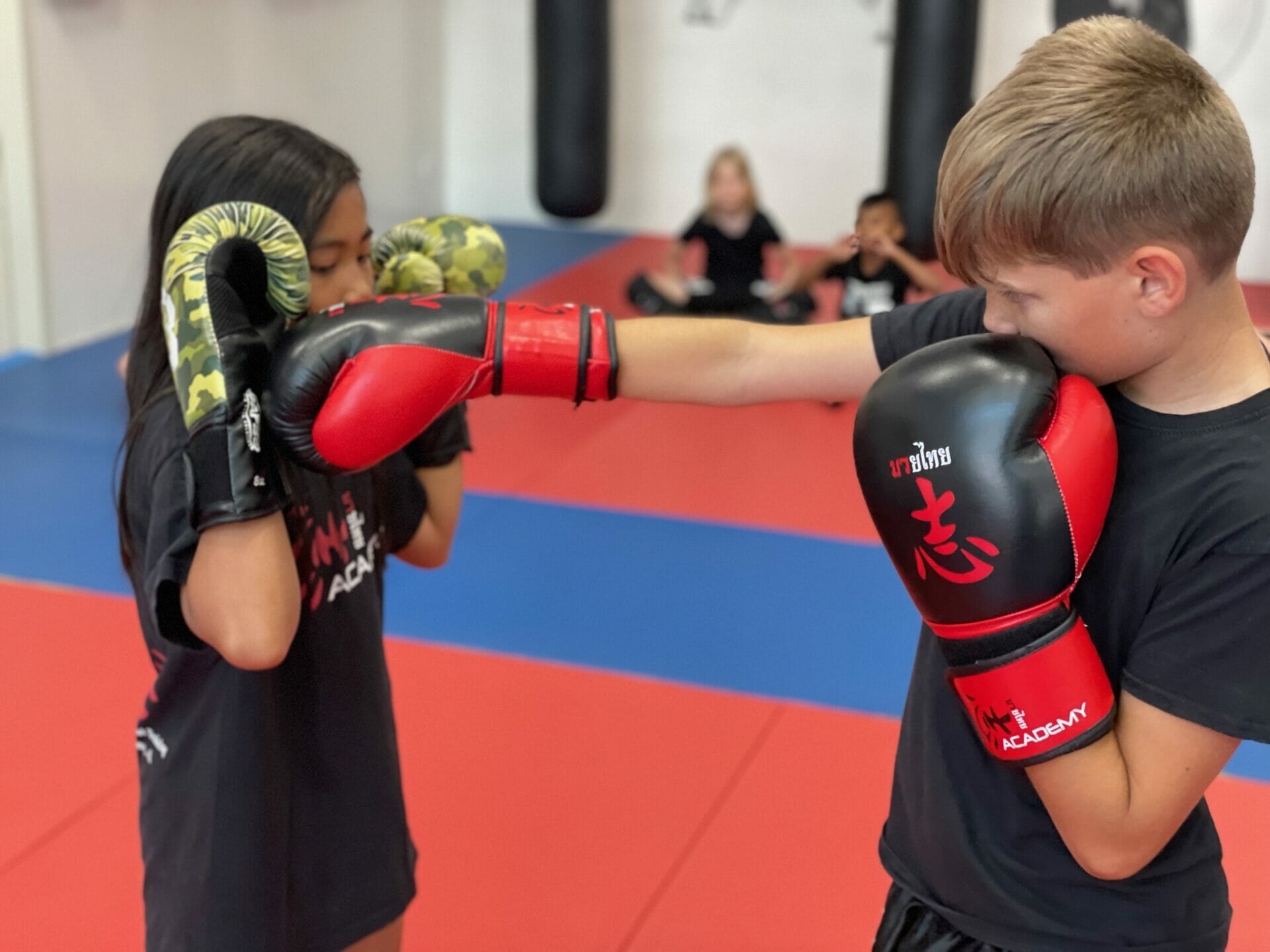 Kicken met kinderen: de voordelen van kickboksen voor kinderen | Chi ...