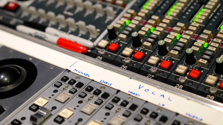 Inside The Recording Sessions of ‘Spinal Tap II,’ Part 1 - Clubalicious ...
