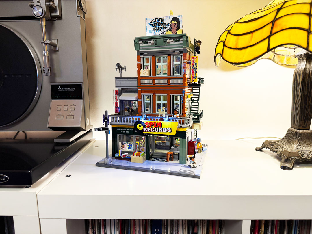 Lumibricks Record Store / Recording Studio Brick Set — A Mix Real-World ...
