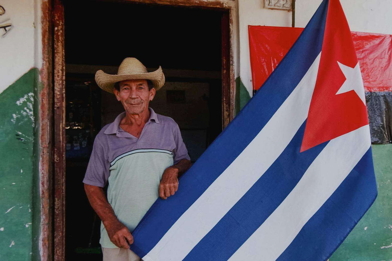 Cómo las Familias Cubanas Preservan sus Tradiciones Ancestrales ...