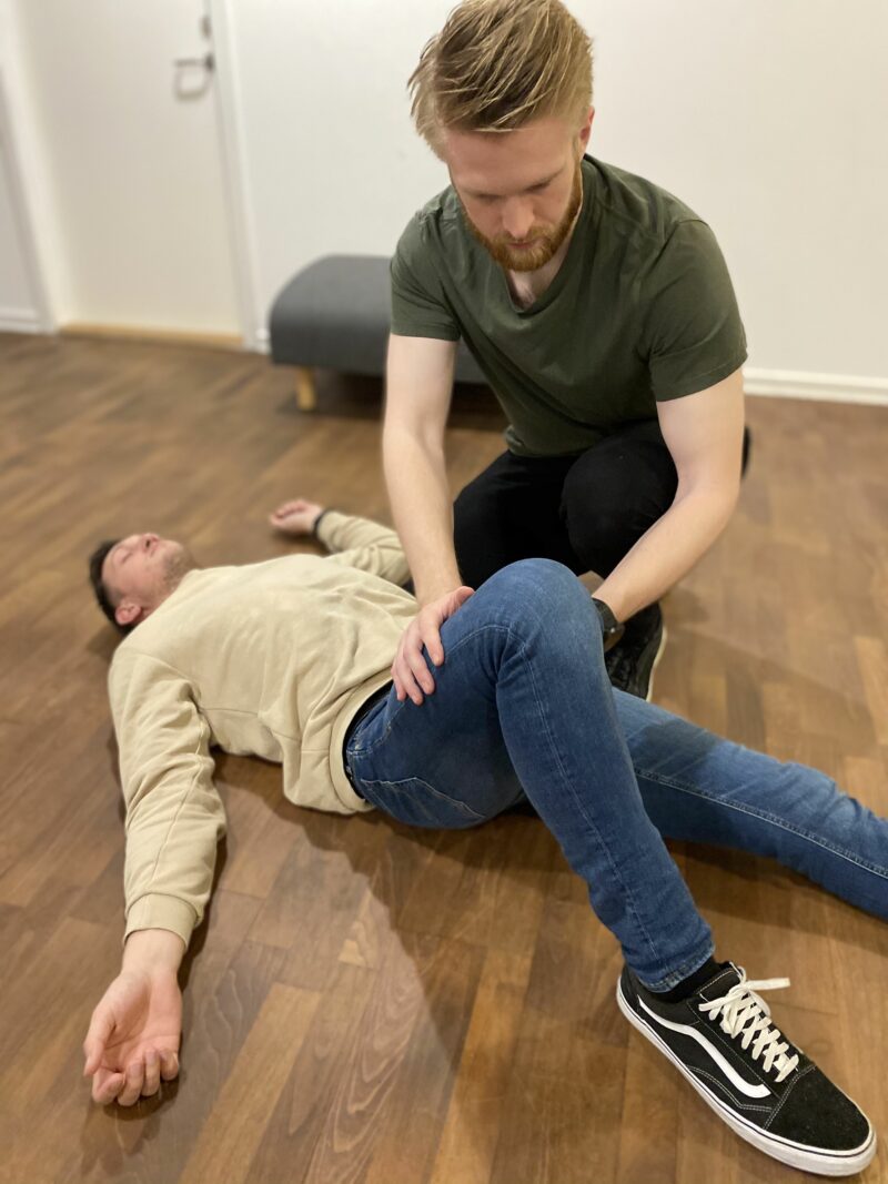 Stabilt sideleje - Førstehjælp - CorHelp