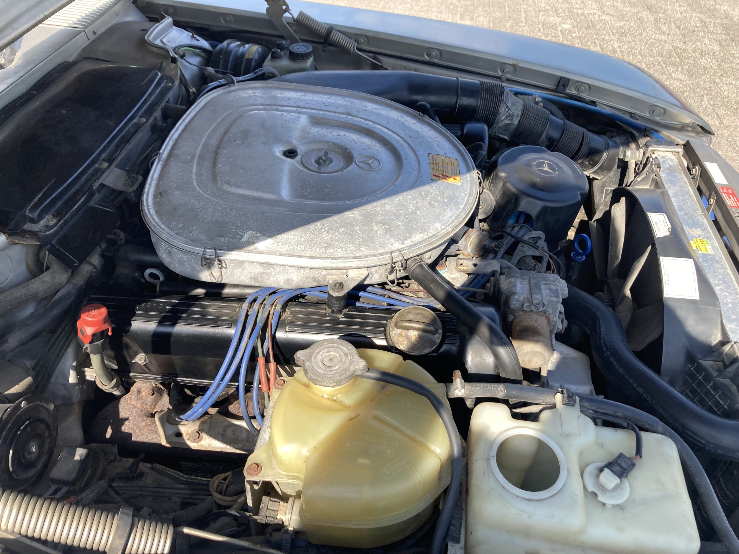 1985 Mercedes 560SL - Dandy Classics