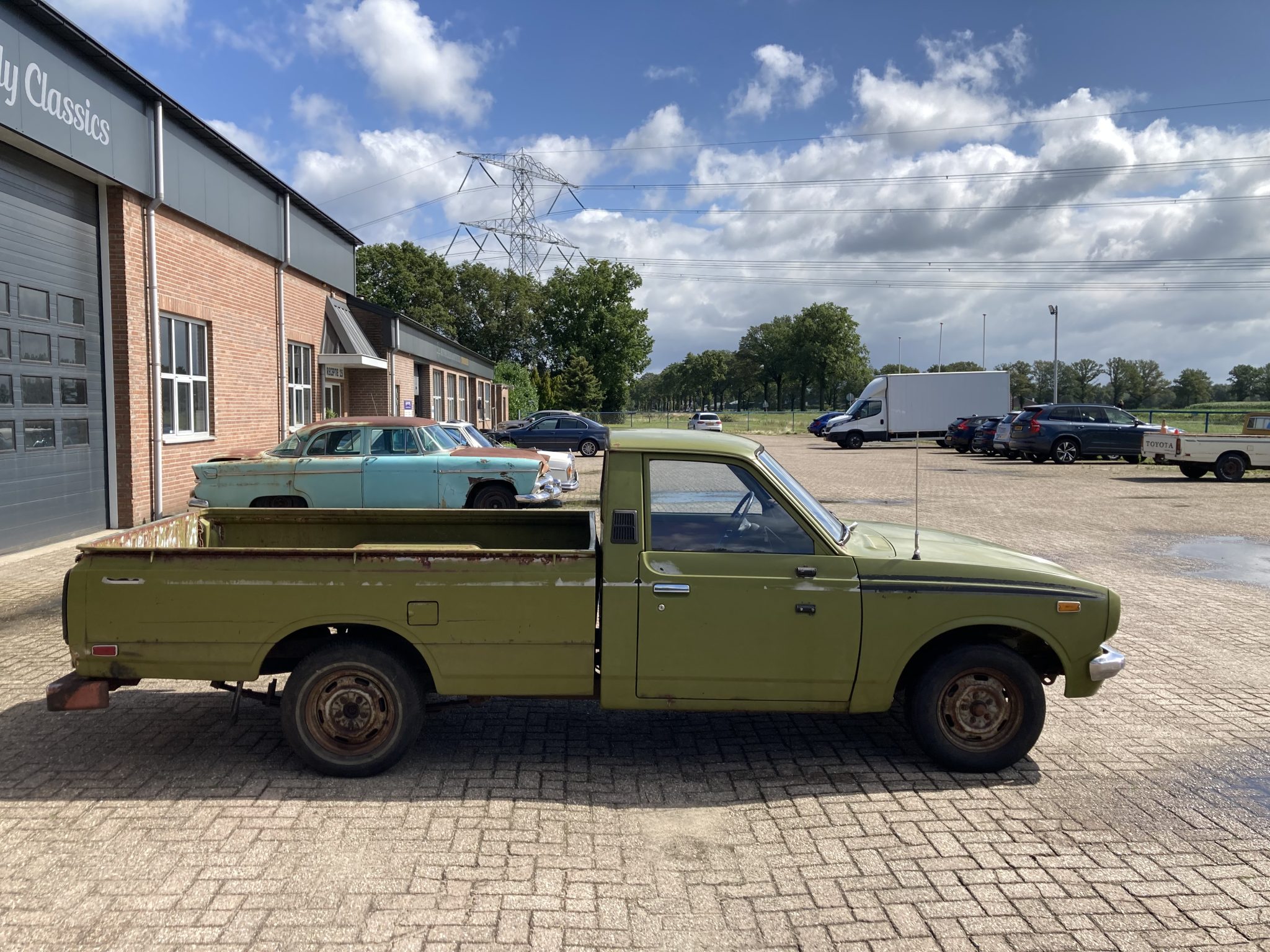 1977 Toyota Hilux RN28 - Dandy Classics