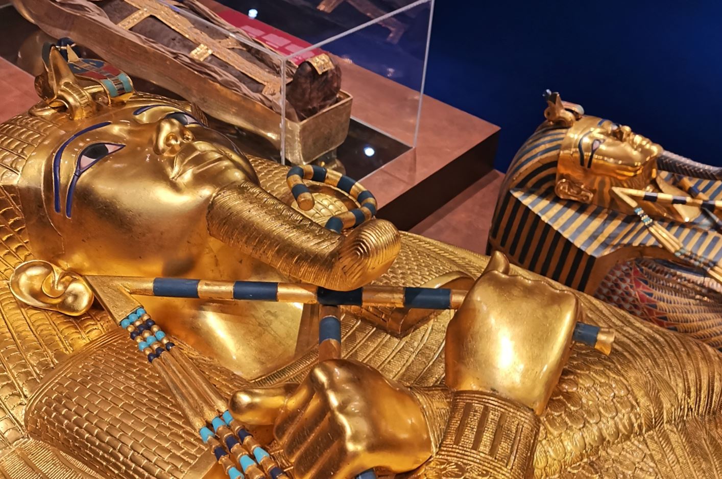 'Toetanchamon: zijn graftombe en zijn schatten' laat je kennismaken met ...