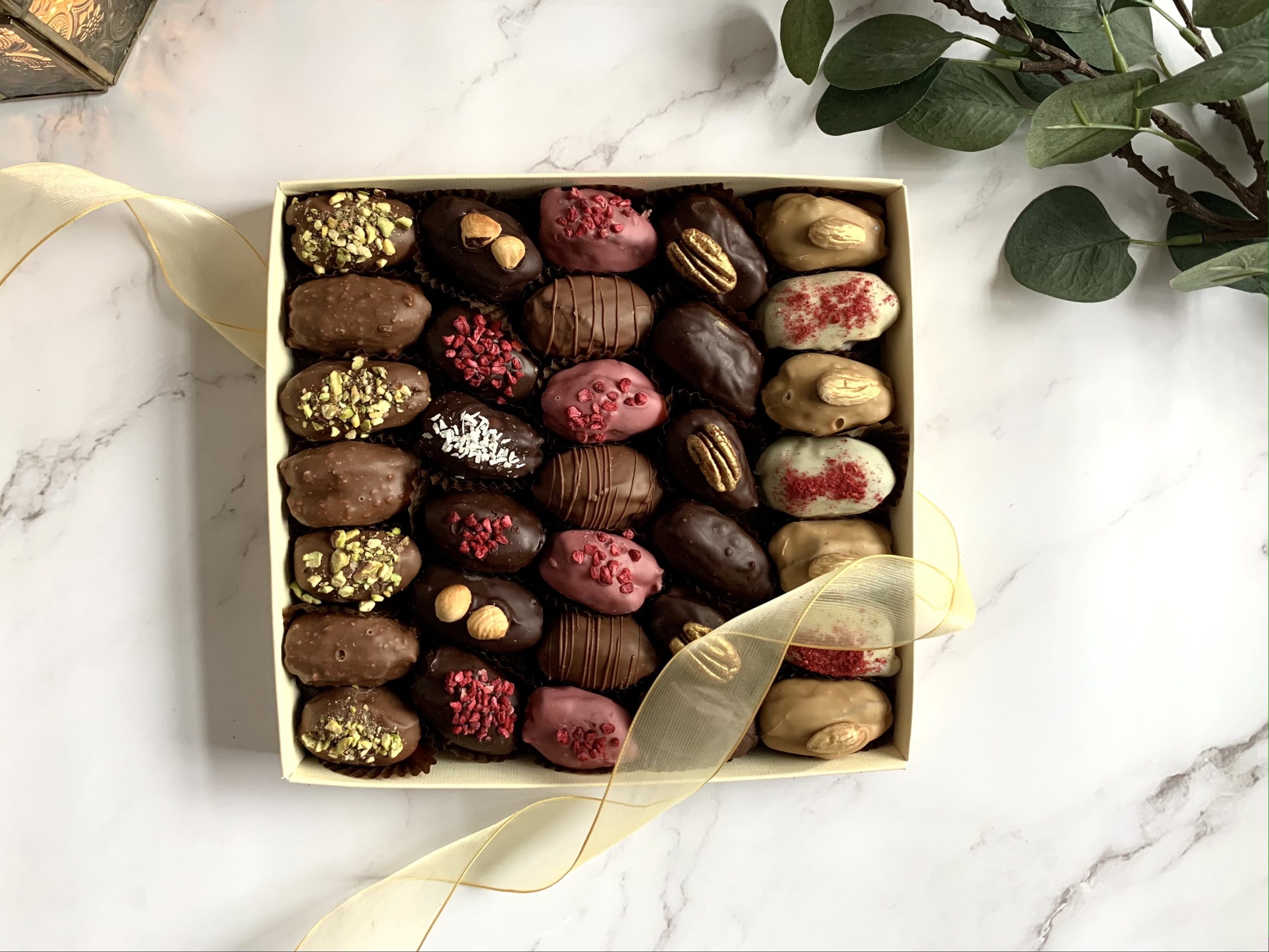 Large Sharing Chocolate Dates Gift Box -Mix - Elate Chocolates and Dates