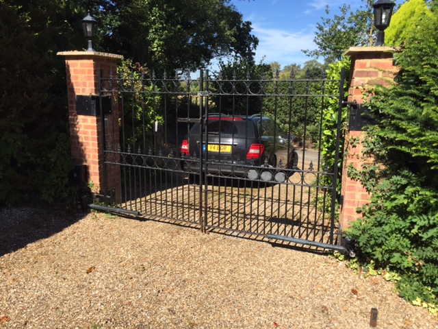 How do self opening gates work?