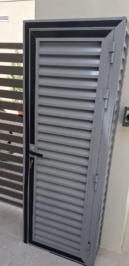 Aluminum Louver Box with door - Express Gate