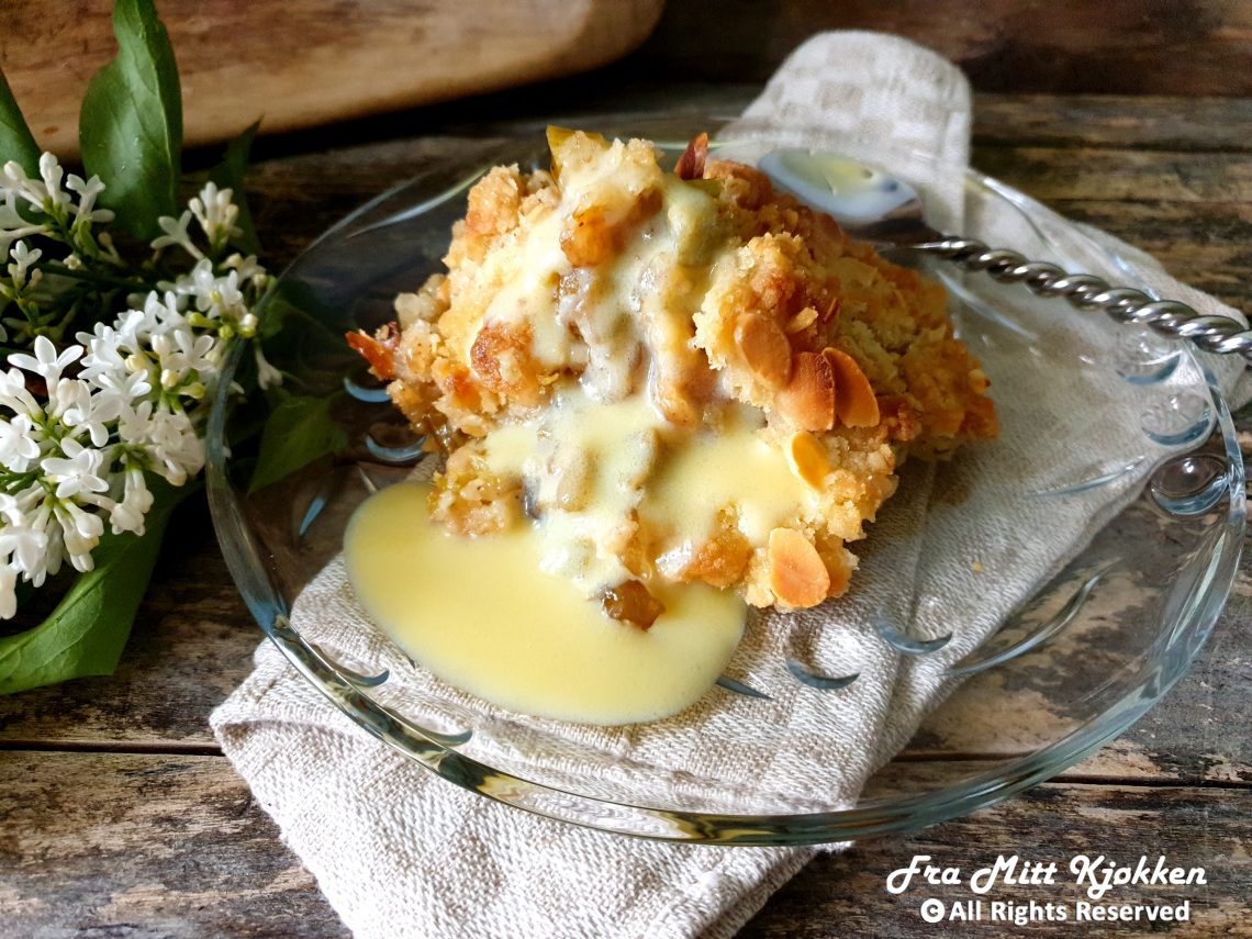 Smuldrepai med rabarbra - Fra mitt kjøkken