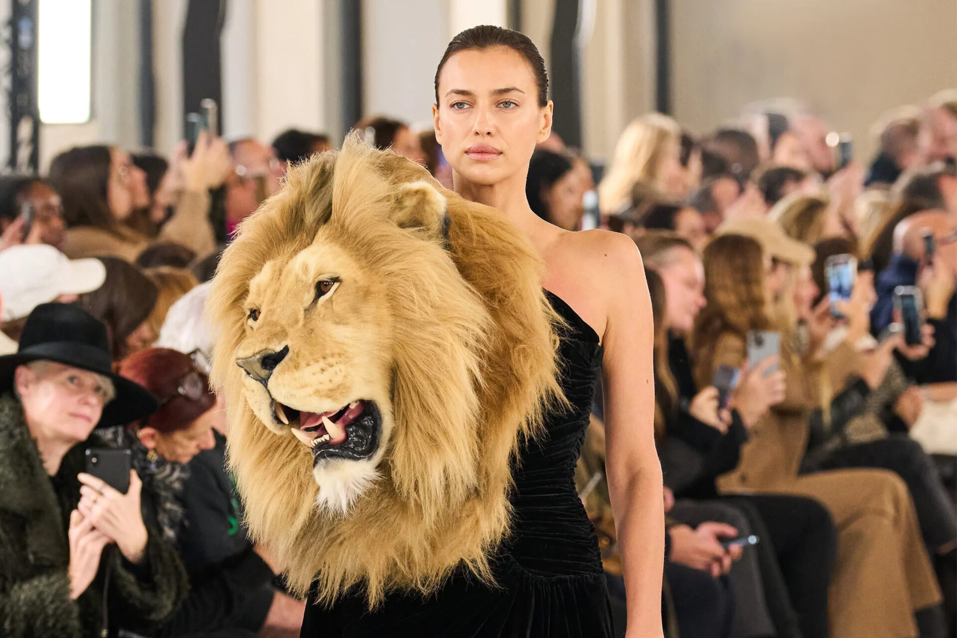 Animal heads at Schiaparelli show: Fake or Fiction? - Gollance Moda