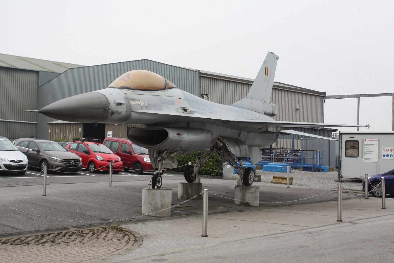 Lockheed-Martin F-16A Fighting Falcon FA27 - Hangar Flying