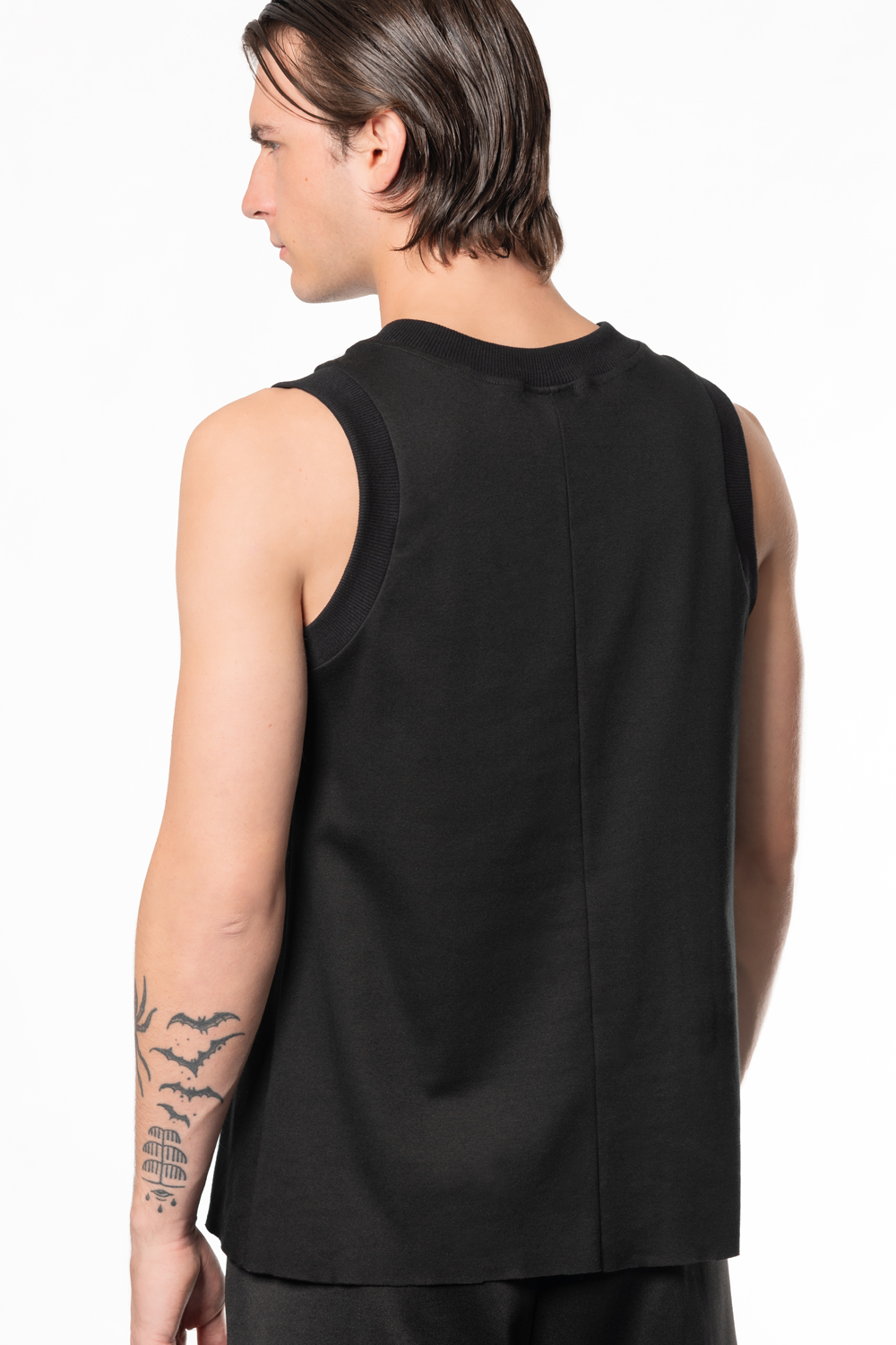 A black unisex tank top | Haruco-vert A black unisex tank top | Haruco-vert